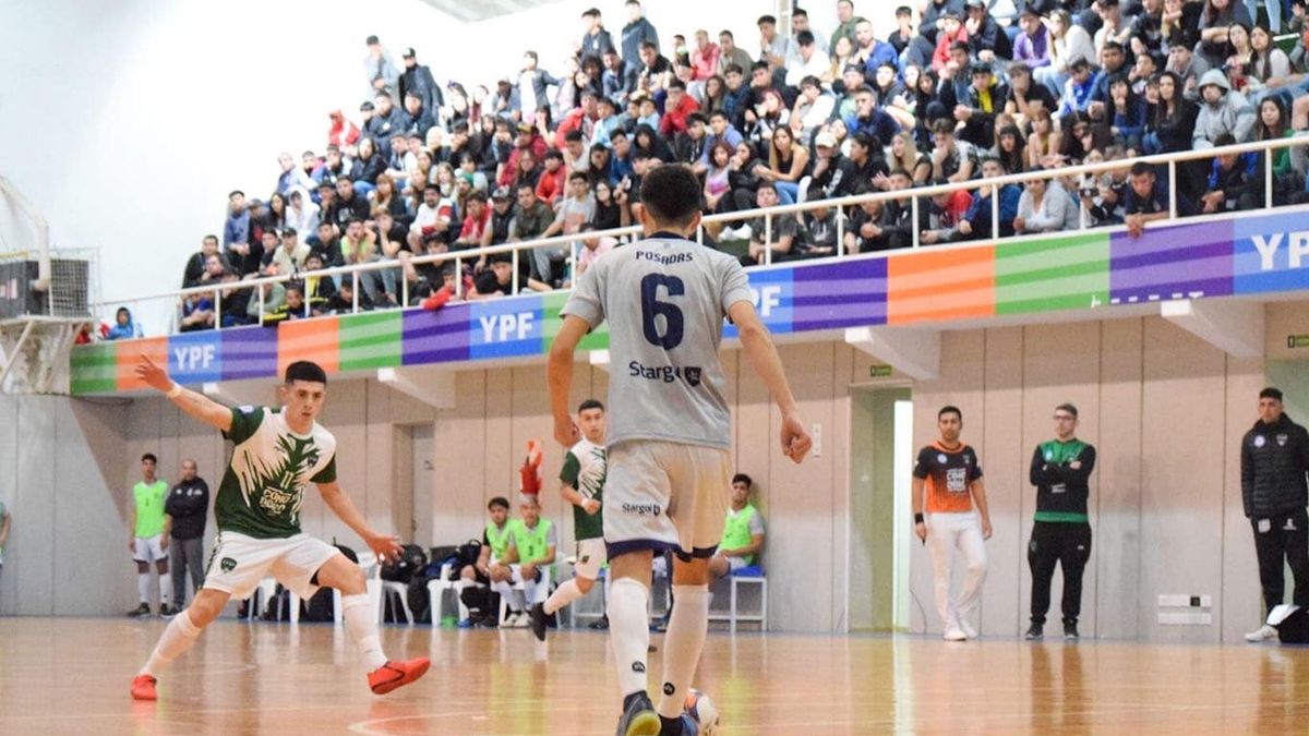 Comodoro Rivadavia pasó a cuartos invicto y con goleada