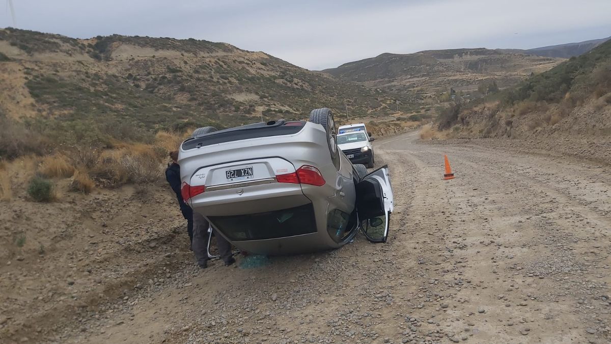 Conductora Se Descompensó Chocó Montículo Y Volcó