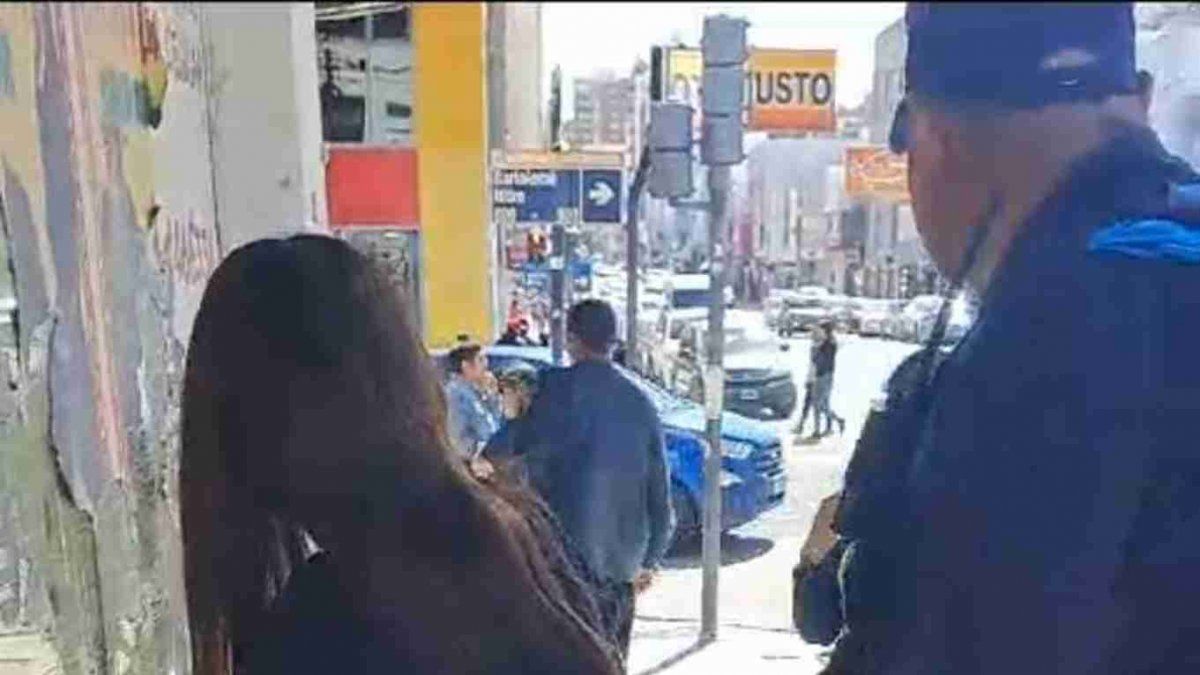 Detienen a una mechera en el Centro de Comodoro Detienen a una mechera en el Centro de Comodoro