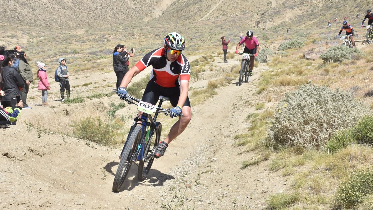 Facundo Alarcón y Marcia Larrauri se coronaron campeones regionales