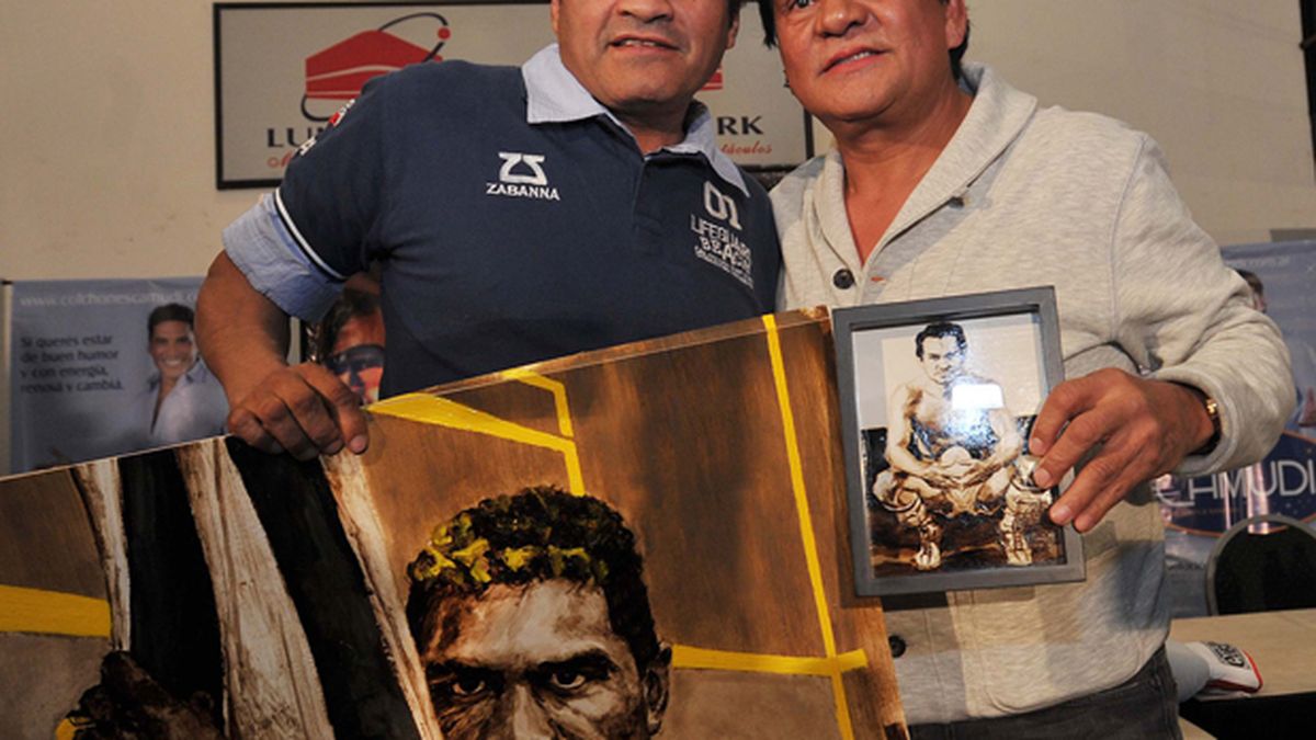 Castro se despide del boxeo con la presencia de Roberto Durán