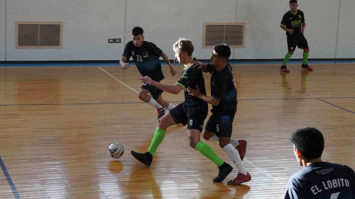 El Oficial de futsal continúa con más acción