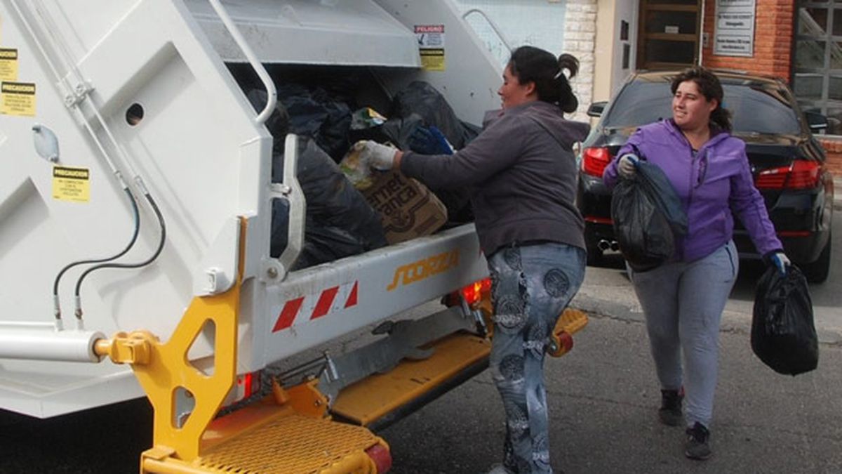 Treinta mujeres asumieron el rol de recolectoras de residuos en Caleta