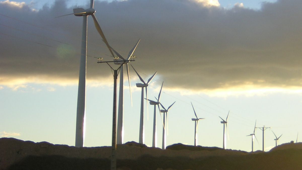 Se firmó un acuerdo para construir central eólica en Gastre