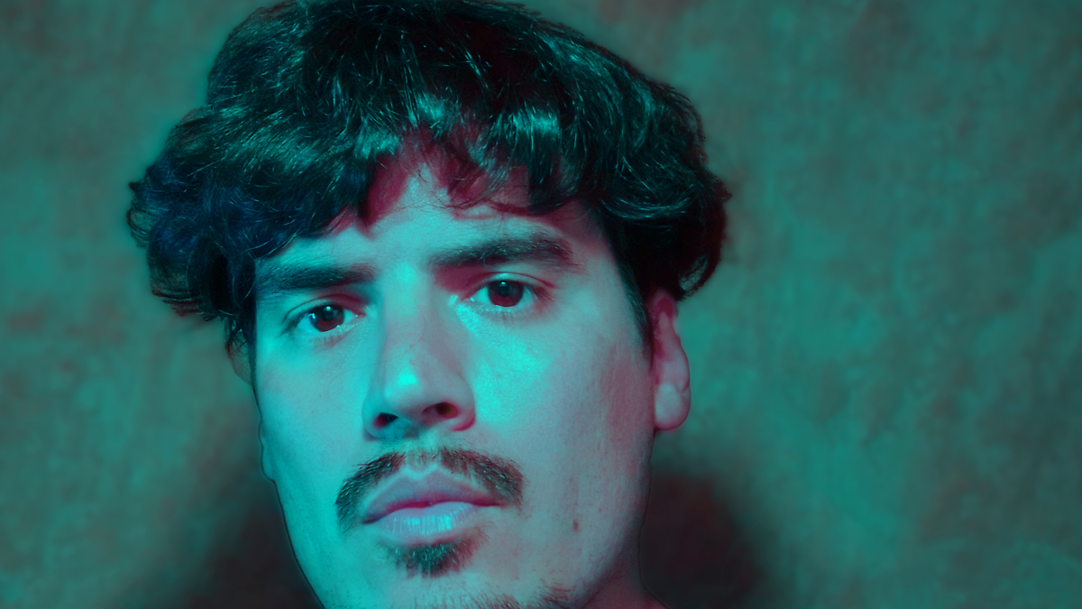 Alejandro Julián: El pop melodramático del sur