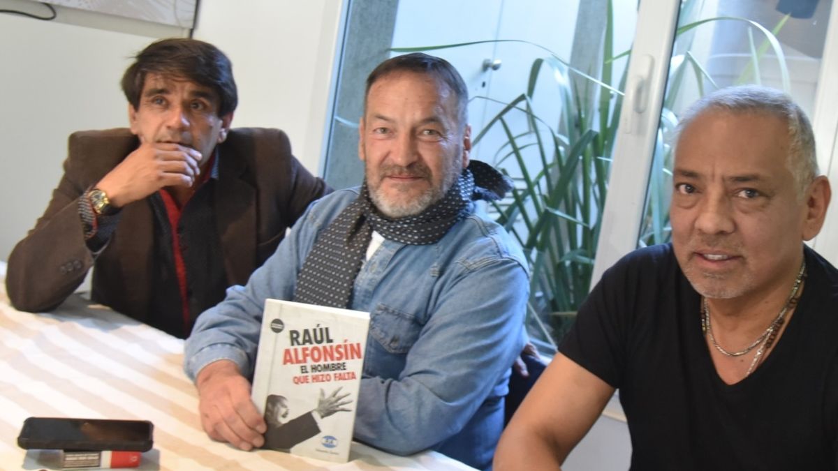 Eduardo Zanini presentó su libro sobre la vida de Alfonsín