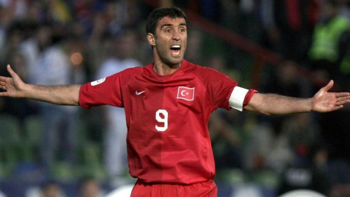 Hakan Sukur, la leyenda de Turquía que huyó del país y ahora es ...