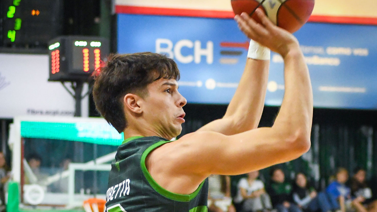 Emiliano Toretta llegó a los 100 triples