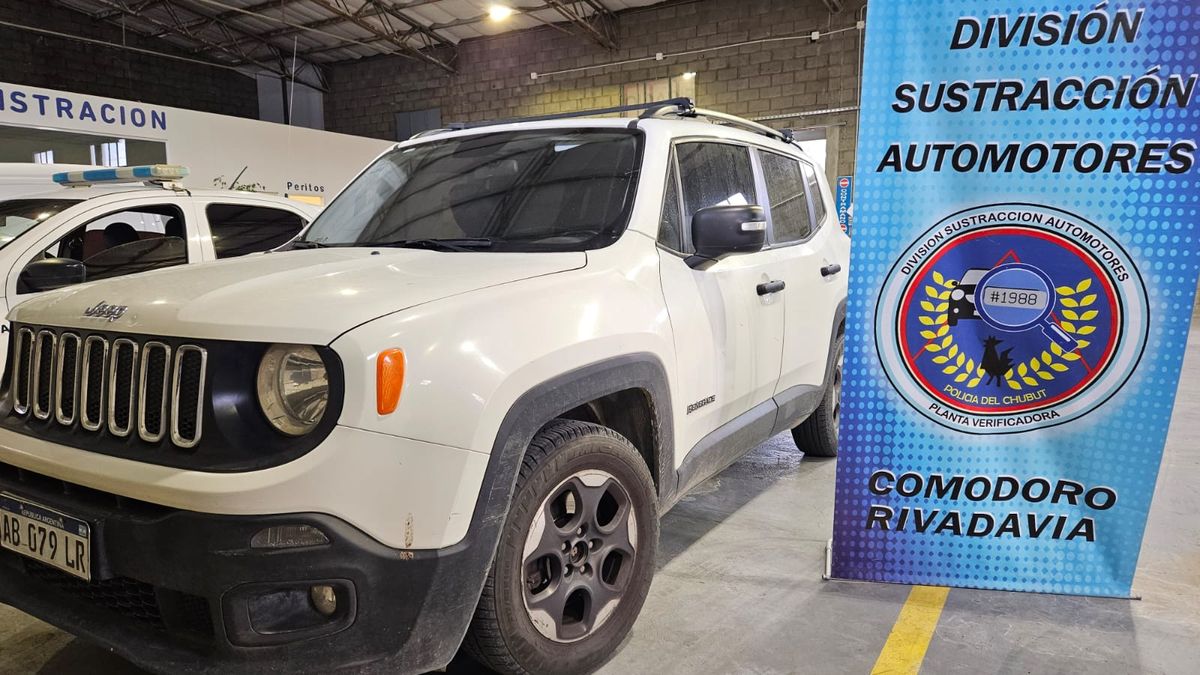 Conductor de un Jeep Renegade circulaba con patente falsa