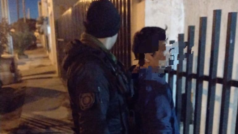 Detienen a un hombre por violar el domicilio de una mujer