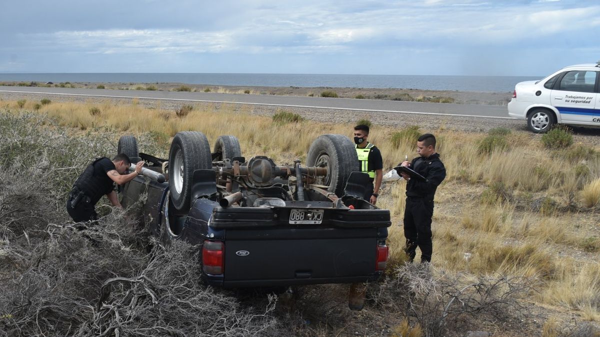 Otro accidente: volcó una Ford Ranger en la Ruta 3