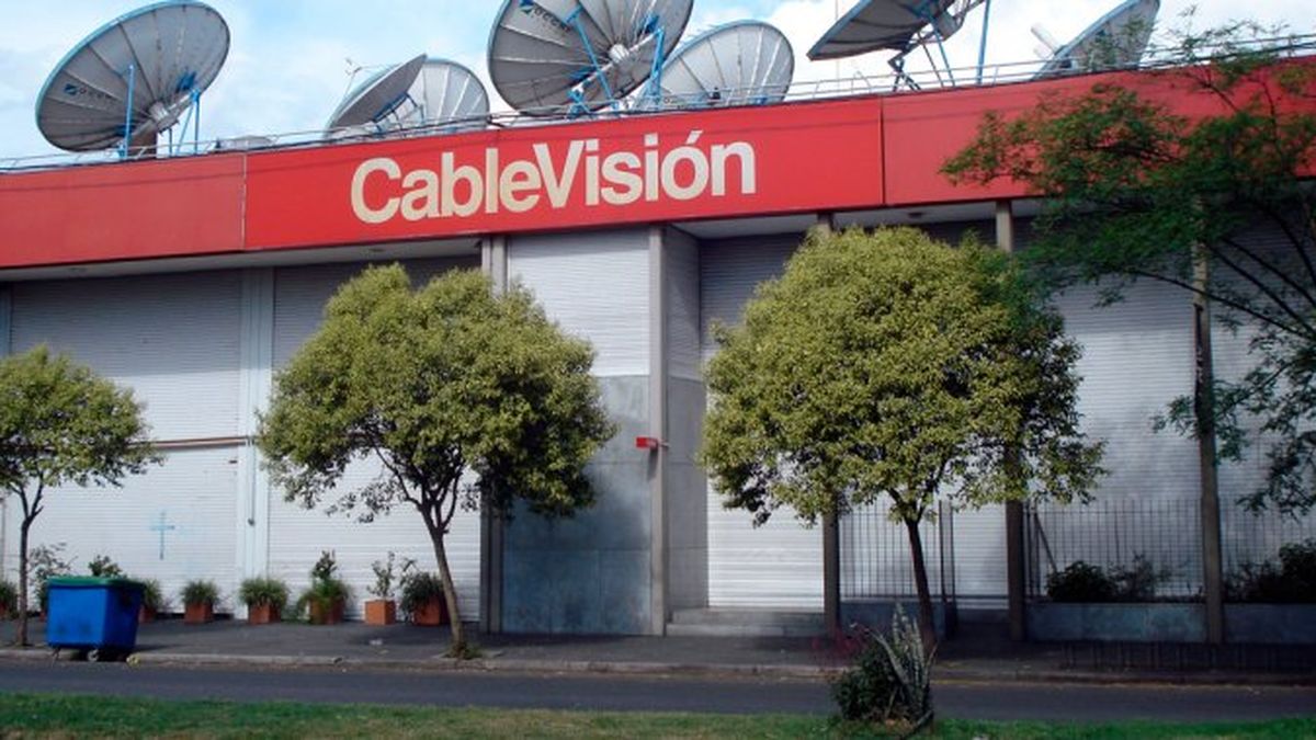 Avanza la polémica fusión entre Cablevisión y Telecom