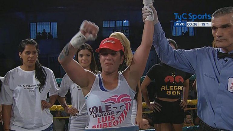 Victoria Bustos retuvo el título Ligero de la FIB