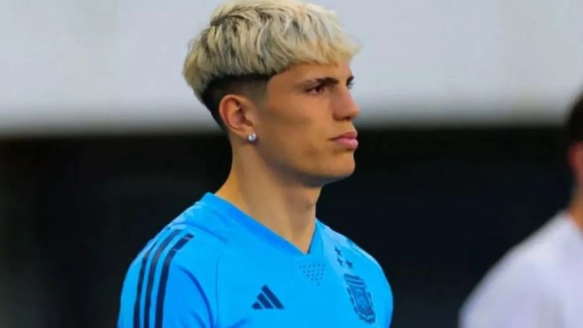 Garnacho cantó el himno argentino y provocó una ola de memes