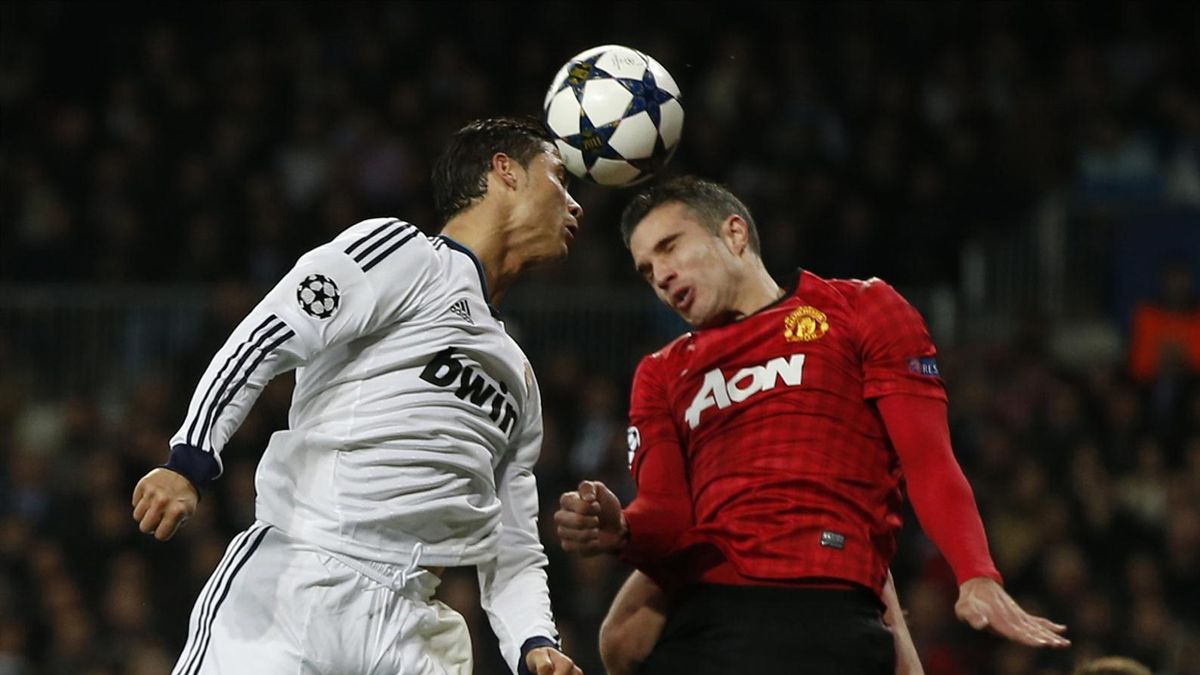 Cabecear la pelota de fútbol es riesgoso para el cerebro