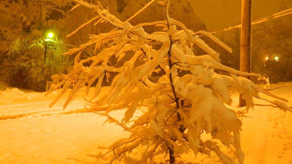 Esquel: cayó fuerte nevada que genera complicaciones en la ciudad