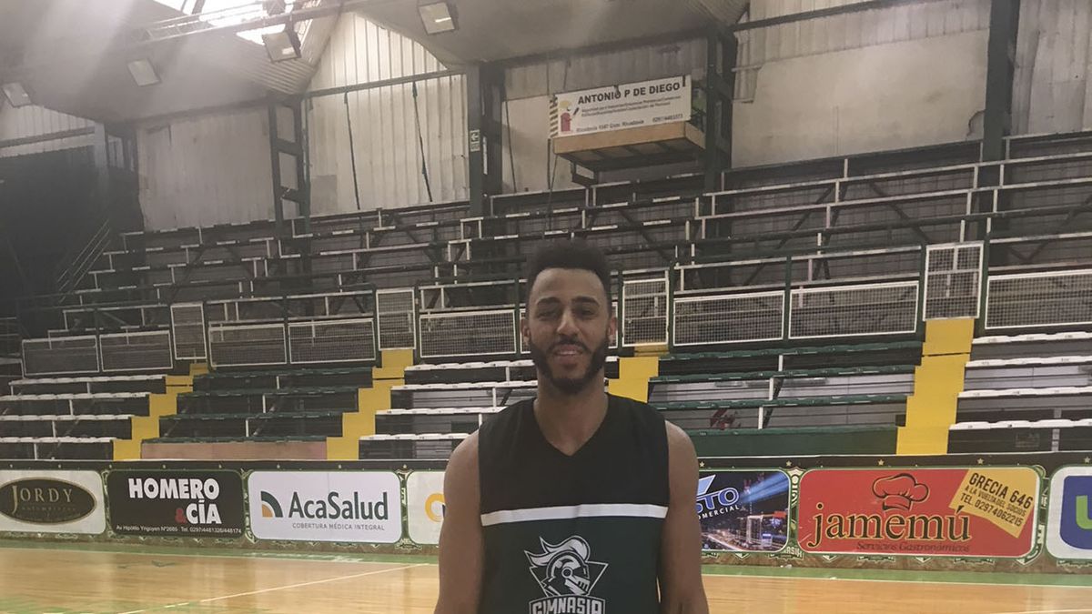 Dwight Lewis ya entrena con Gimnasia y Esgrima