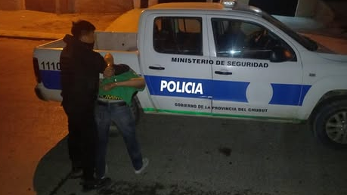Vecinos Detienen A Un Ladrón De Cubiertas