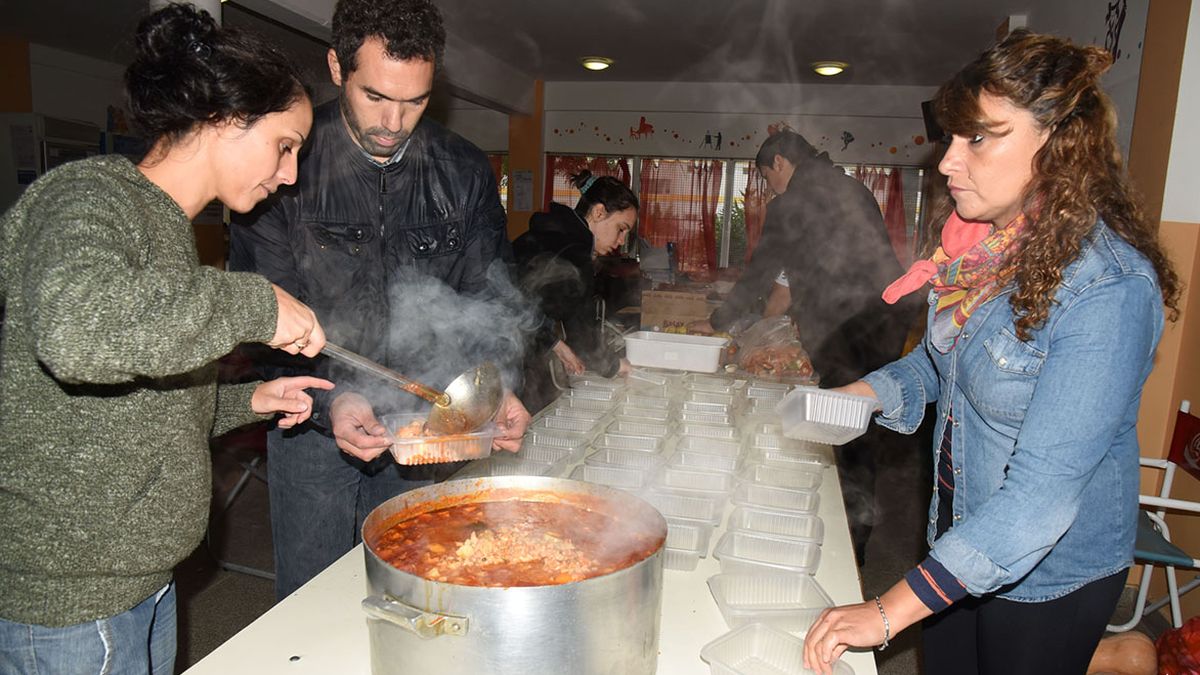 Un comedor solidario que une a todos en la Escuela de Arte