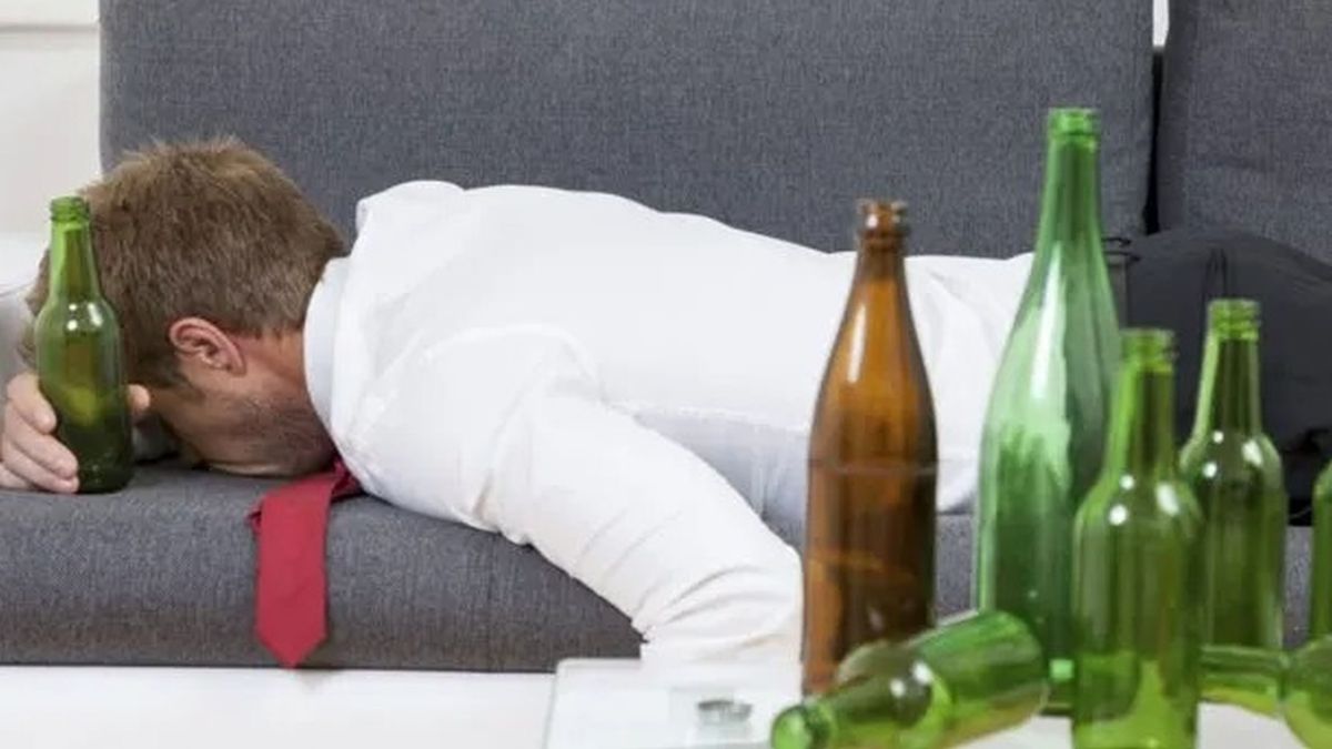 Un médico revela un truco para evitar la resaca