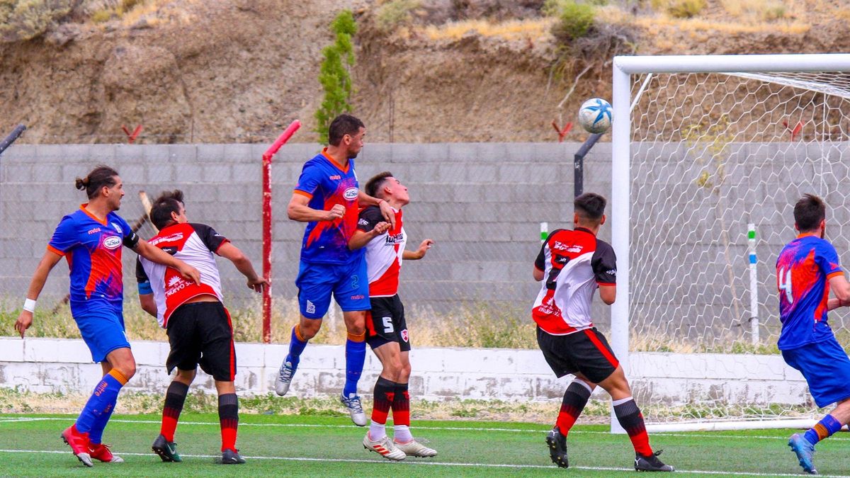 Newbery ganó y alcanzó en la punta a la CAI