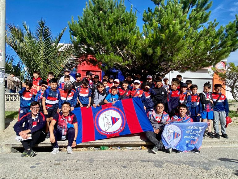 USMA viajó a Córdoba con 90 jugadores de sus formativas