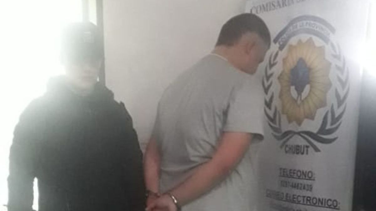 Vecinos atrapan a sujeto que golpeó y robó a una mujer Vecinos atrapan a sujeto que golpeó y robó a una mujer