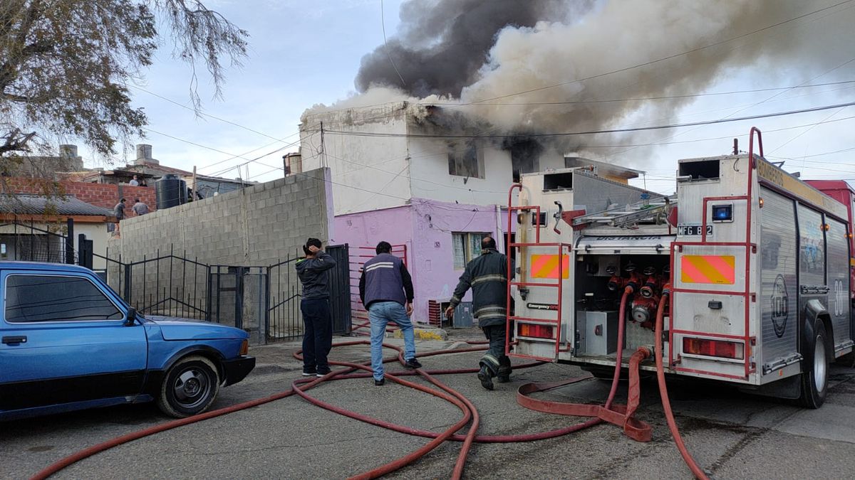 Se Le Quemó La Casa Mientras Dormía Con Su Hijo 2705