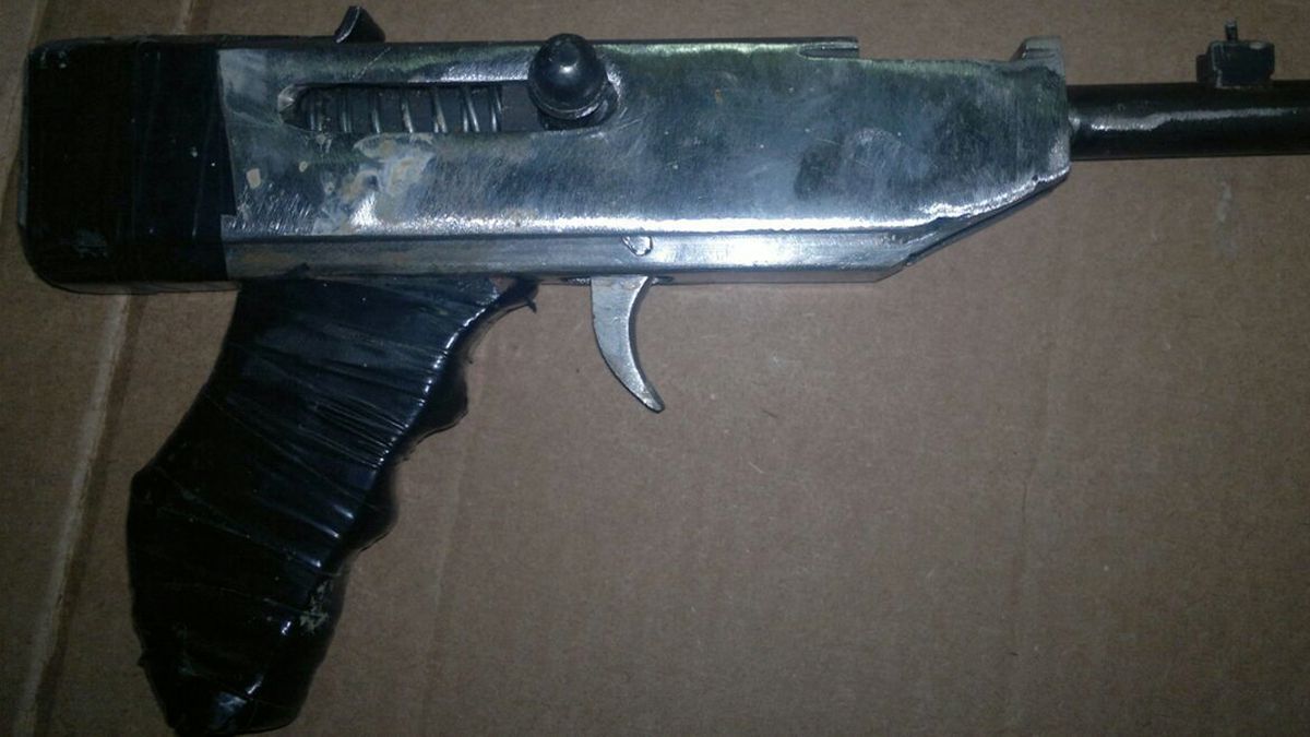 Amenazó a vecino gatillando una tumbera y le dieron una paliza