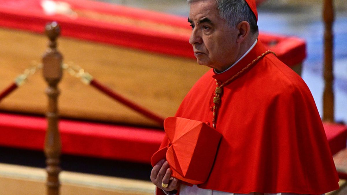 Cardenal Becciu, condenado por fraude, renuncia a participar en el Cónclave