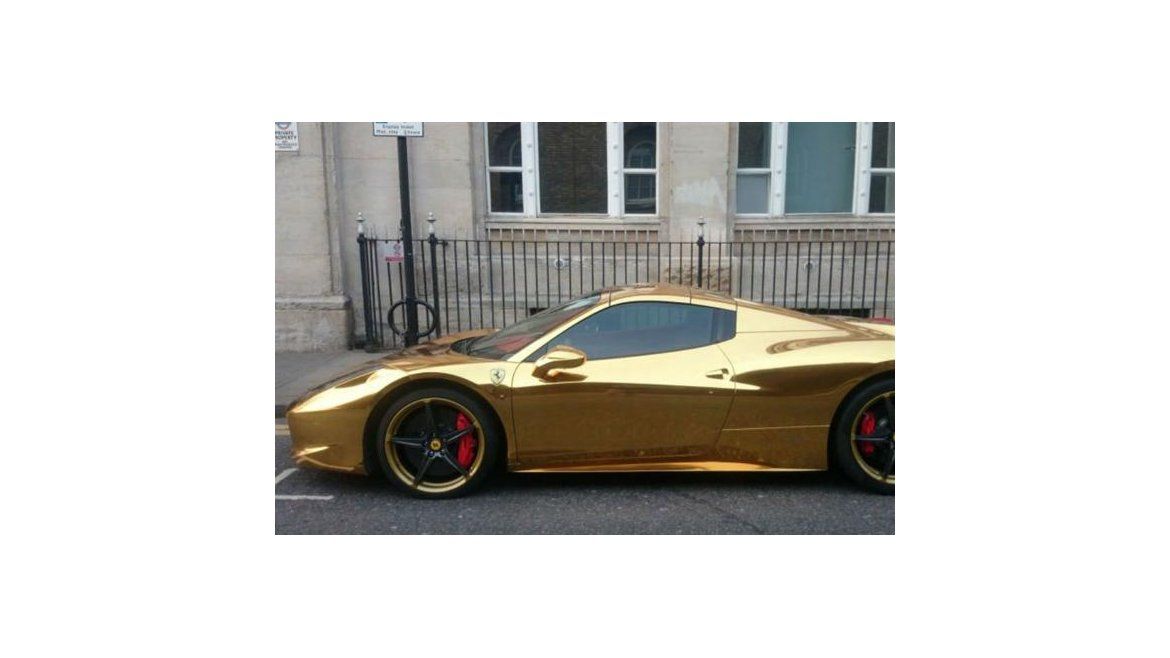 Conocé a la Ferrari de oro, acondicionada especialmente por un deportista