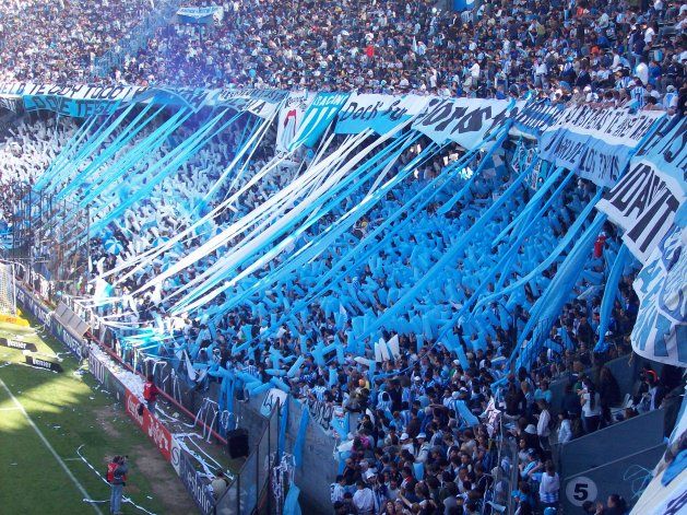 Los hinchas de Racing celebran su día
