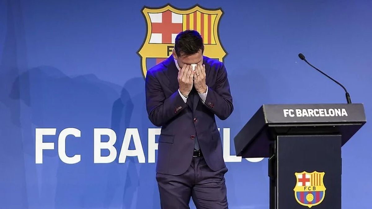 Filtran chats de exdirigentes de Barcelona: Enano hormonado