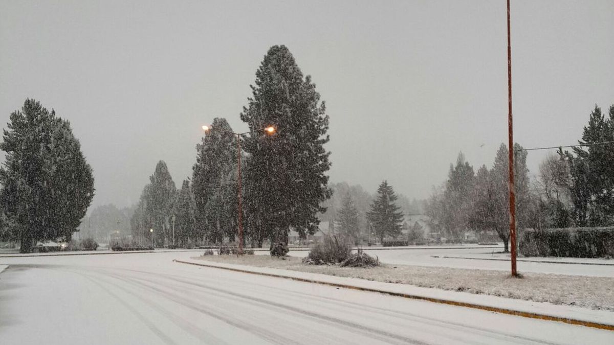 Dos localidades de la cordillera sin energía por el temporal de nieve