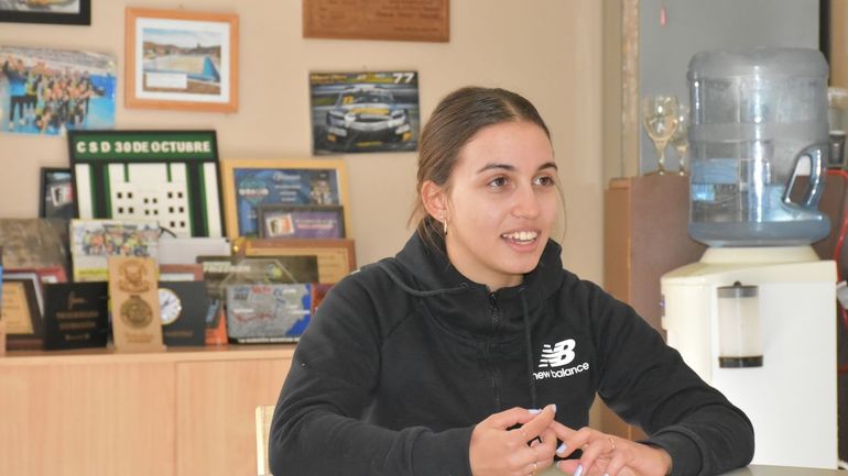 Angelina y la locura de correr con una bici prestada en la Selección