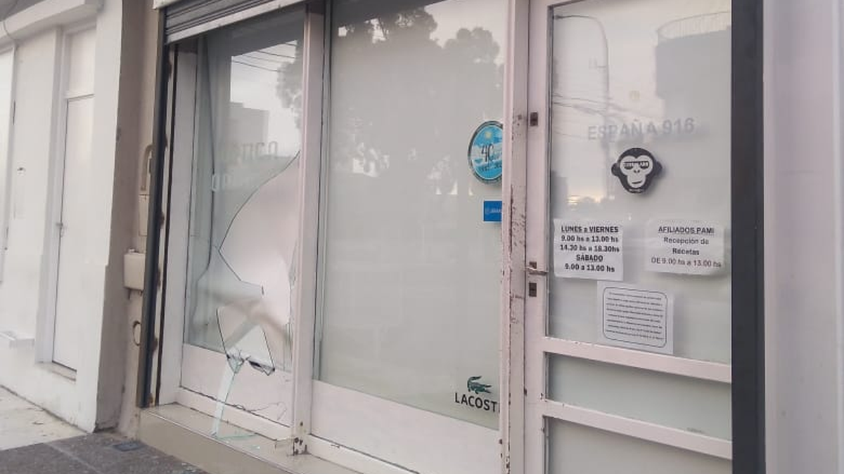 Provocaron daños en una óptica y escaparon hacia el Typac