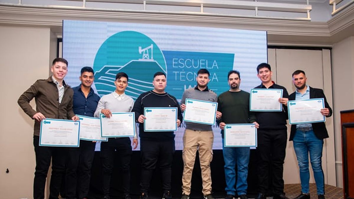 IAPG graduó a ocho nuevos técnicos en petróleo y gas