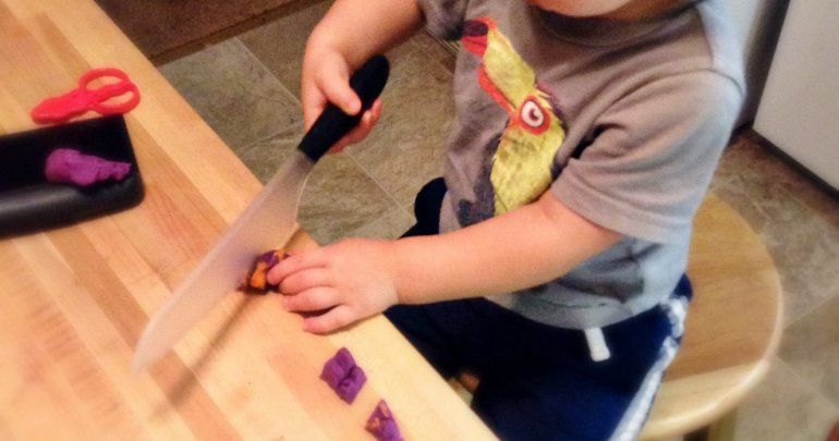 Nene de 5 años jugaba con un cuchillo e hirió a su hermano